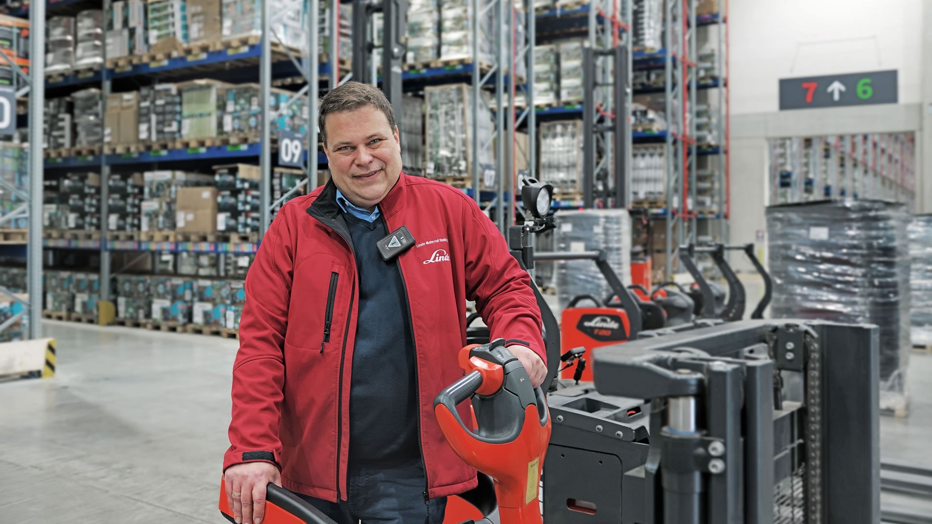 Carretilla retráctil en Seifert Logistics | Linde Material Handling