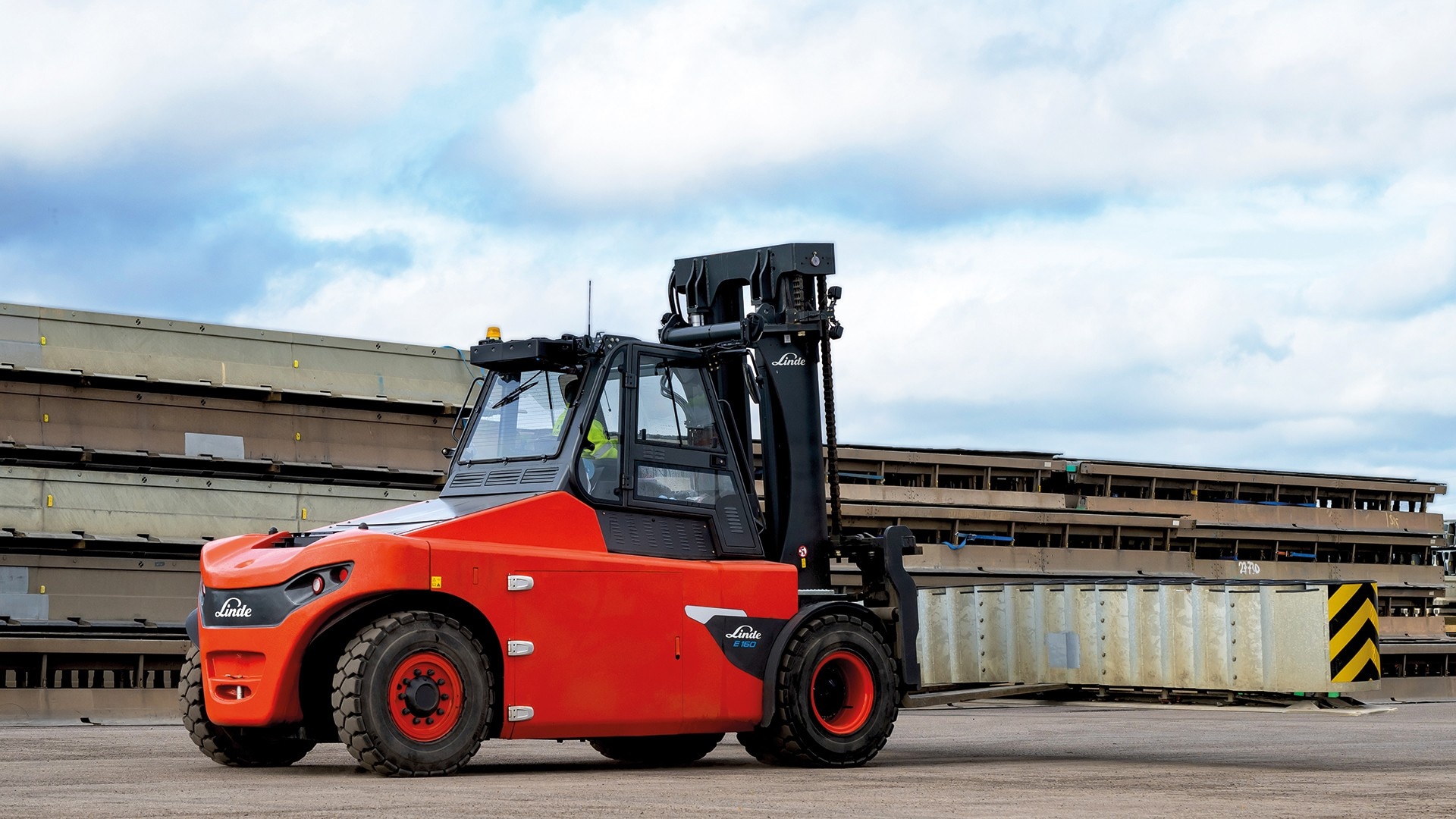 Linde Material Handling presenta la nueva carretilla contrapesada ...